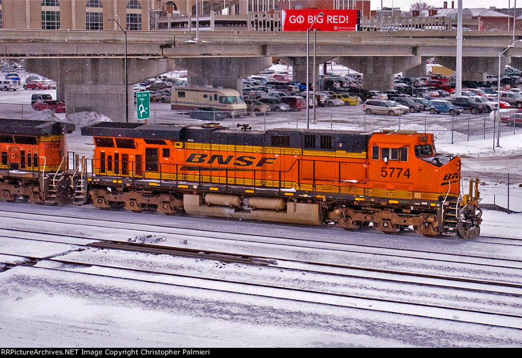 BNSF 5774
